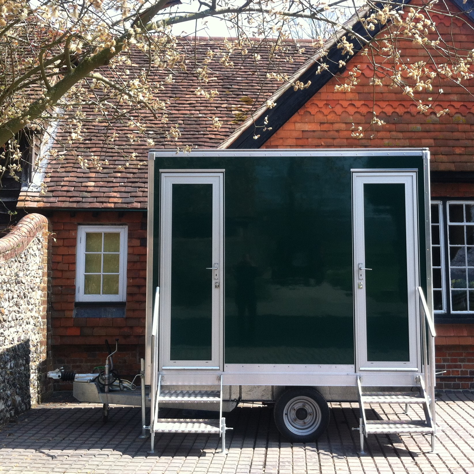 1+1 Deluxe Loo Trailer - Deluxe Loos